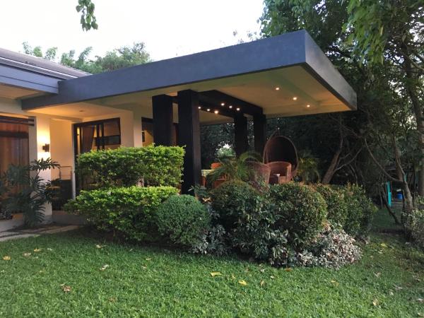 Modern Room With Beautiful Pool - Limay