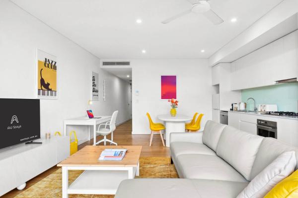 Central Luminous 2 Beds With Balcony & Aircon - Surry Hills