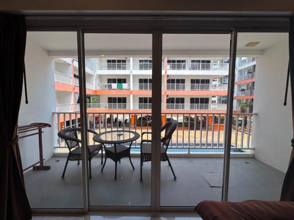 Pool-view Studio With Balcony - New Nordic Vip 4, Pratumnak - Pattaya City