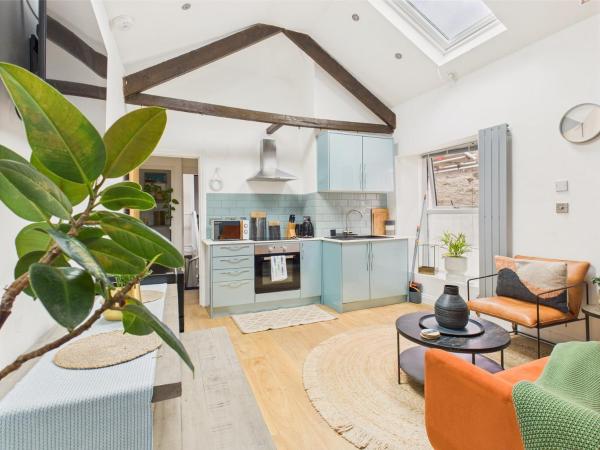 Stylish Central Falmouth Studio With Parking | Wifi | - Falmouth