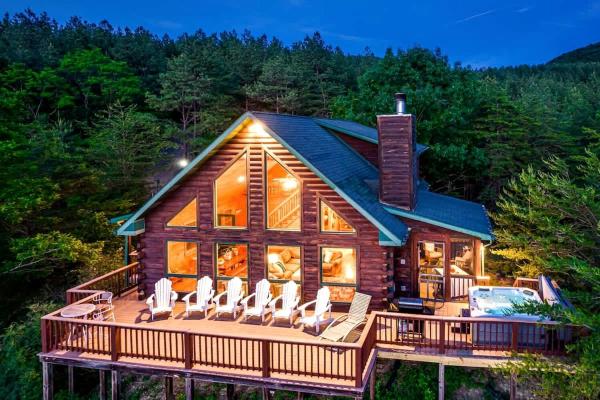 Secluded Luxury Cabin With Hot Tub On 40 Private Acres Near Moorefield, West Virginia - West Virginia