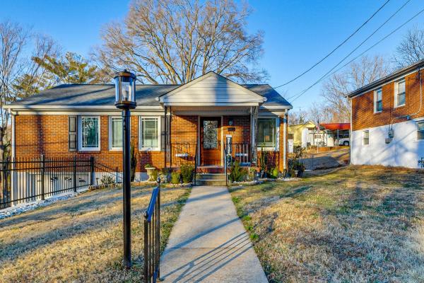 Stay Near Averett & Caesars! Cozy Home W/ Patio - Danville, VA