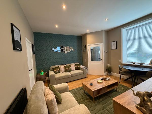 Cosy & Stylish 2-bed Weir Home Sleeps 6 - 토드모던