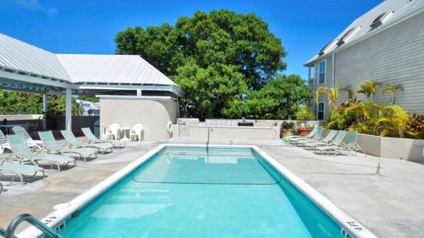 Duval Sea Turtle By Avantstay Great Location Close To Shops Shared Pool - Key West, FL