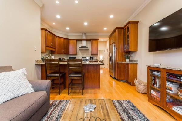 The Wrigleyville Deluxe -Steps From Wrigley Sleeps 10 - シカゴ