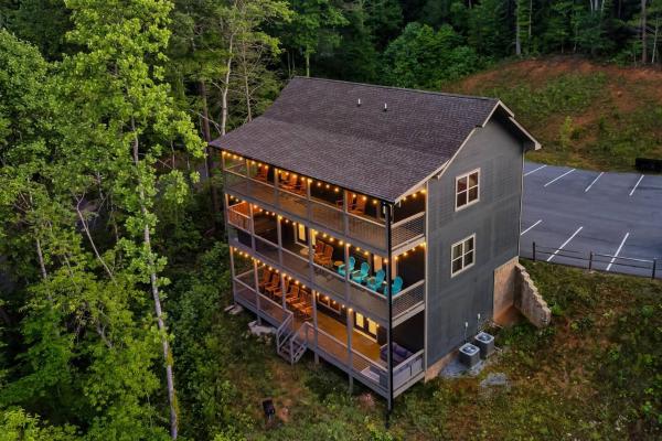 Mountain Cabin W/ Stunning Views | Game Room+pool - Gatlinburg, TN