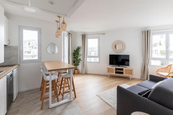 Beautiful Apartment With Terrace And Parking - Versailles
