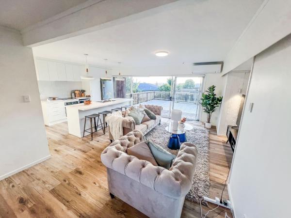 6br Group Retreat Sleeps 13 Deck Parking - Auckland