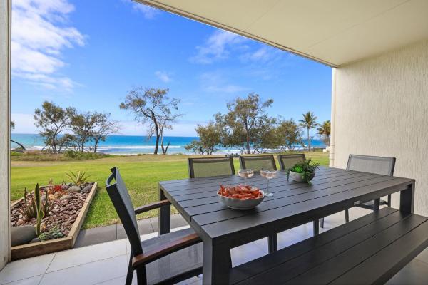 Ocean Fairways Getaway - Beachfront Townhouse - Bundaberg Central