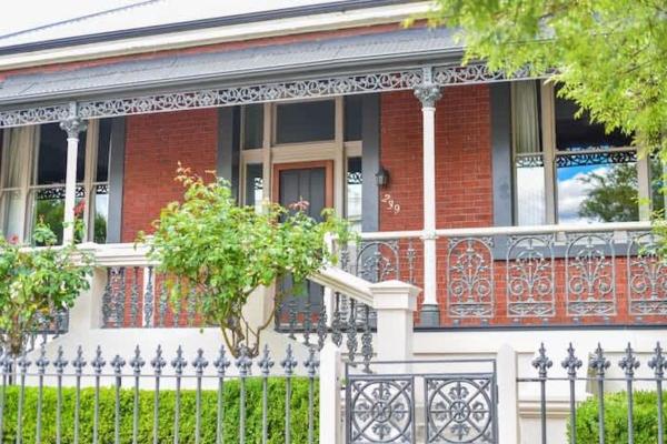 Queen Of Charles 4br Large Luxury Home - 론서스턴