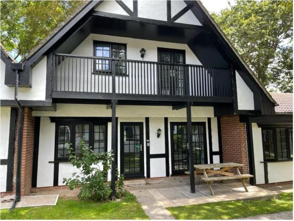 Cosy 3 Bedroon Chalet Close To Hayle, 40 Tudor Court - Cornwall