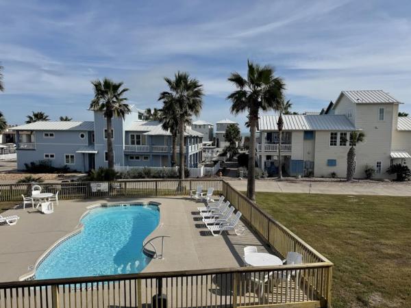 Sunrise Villa 204 Close To Beach - Port Aransas, TX