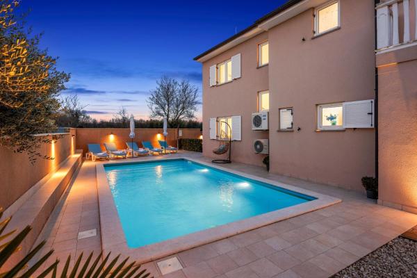 Villa Vesna For 6 Persons Near Pula With 32 M2 Private Pool, Kids Playground & Free Bikes - Vodnjan