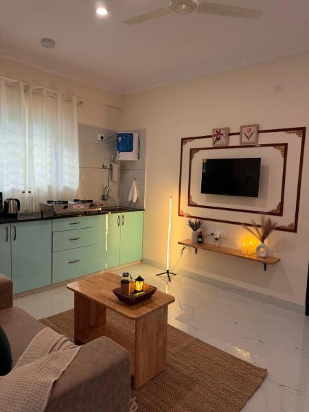 Serene Sun Drenched Oasis With Private Balcony - Bengaluru