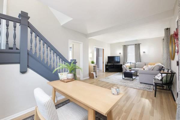 Walk To Highland Square, Sleeps 8 - Akron, OH
