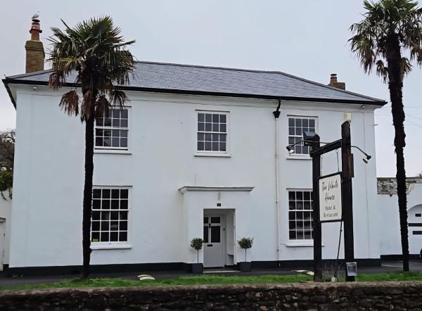 The White House Hotel - Watchet