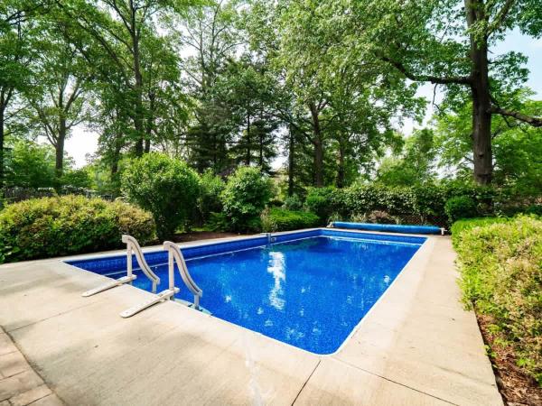 Pool - Hot Tub - Game Room - Remodeled - Sleeps 10 - Vermilion, OH