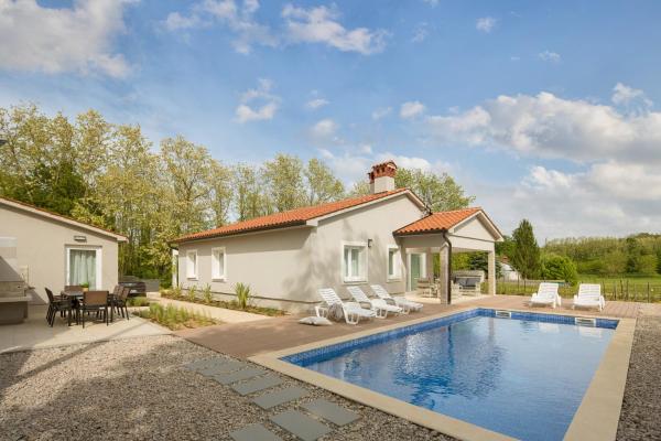 Villa Meadow For 6 Persons Near Labin - Rabac With 28 M2 Heated Pool & Kids Playground - Pazin