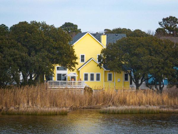 Soundfront Corolla Home With Hot Tub & Sunset Views - Corolla, NC
