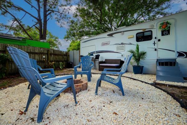 Charming Rv Getaway Close To Everything - Weeki Wachee, FL