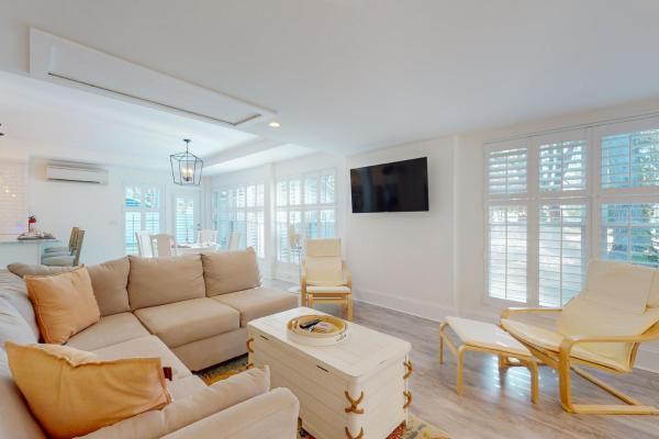 Dog-friendly, 8 Minutes To Beach With Shared Pool, Covered Patio, & Big Backyard - Sunset Beach, NC
