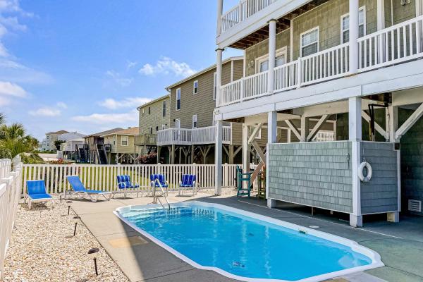 Grams Getaway: Private Pool, Deck, & Patio - Walk To The Beach - Ocean Isle Beach, NC