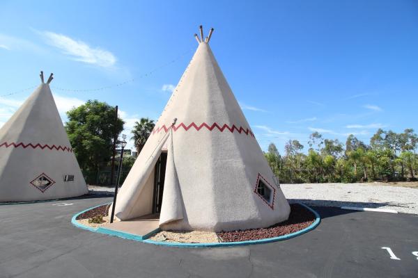 Wigwam Motel - Fontana, CA