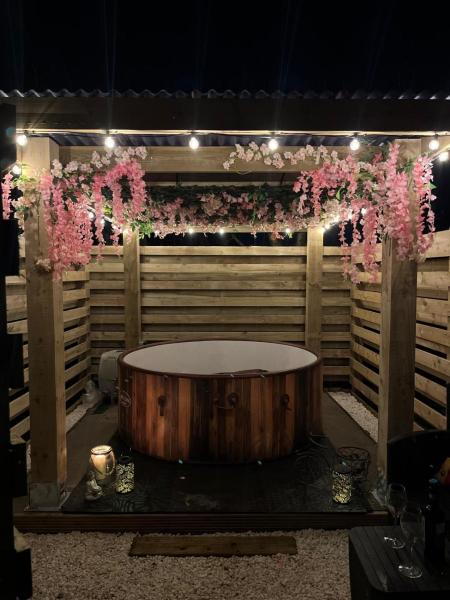 Luxury Studio With Hot Tub - Prestatyn