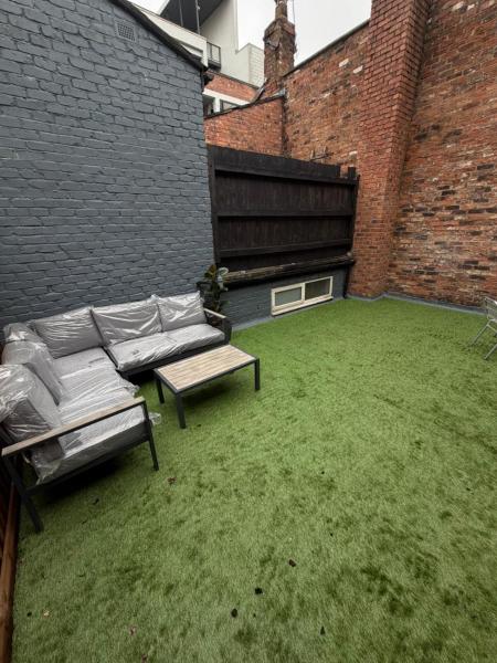 Spacious 4 Bedroom Apartment With Terrace Liverpool By Staysavvy Accommodation - Birkenhead