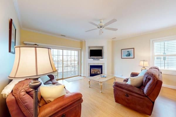 Stj16b Mystic Marina, 204b - Bald Head Island, NC