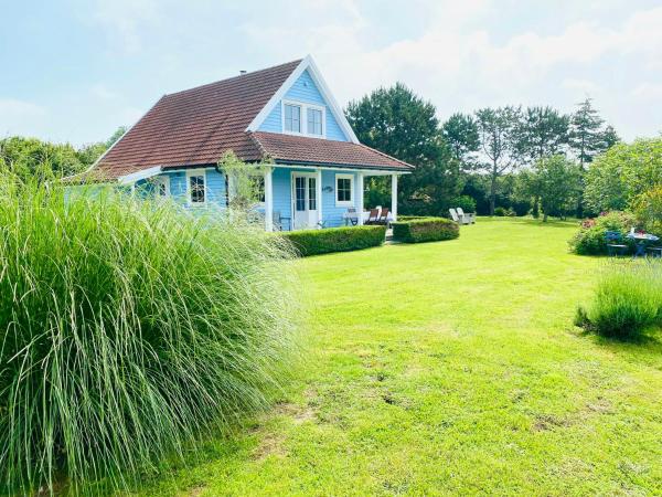 Norwegian Wooden House Near Carteret's Dunes - Jersey