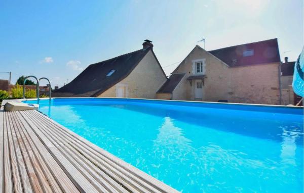 Maison Spacieuse Avec Piscine Et Vue Sur Jardin à Fourches - Argentan