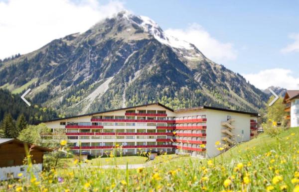 Aparthotel Mittelberg Mit Schwimmbad Kleinwalsertal - Mittelberg