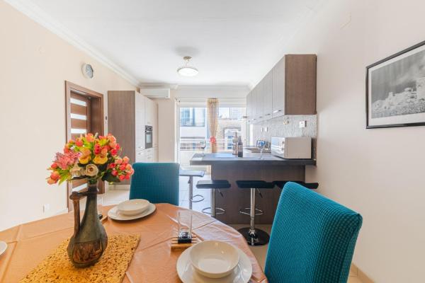 Balluta Bay Modern 2 Bedroom Apartment With Balcony - Valletta