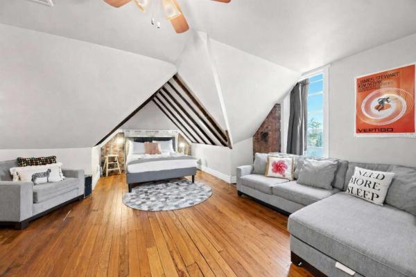 Cozy Top-floor Retreat In The Heart Of Louisville - Louisville, KY