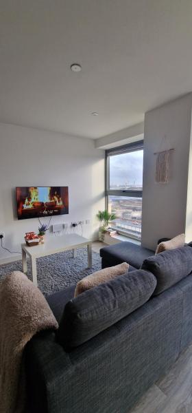 Modern High-rise 1br, Panoramic City Views - Solihull