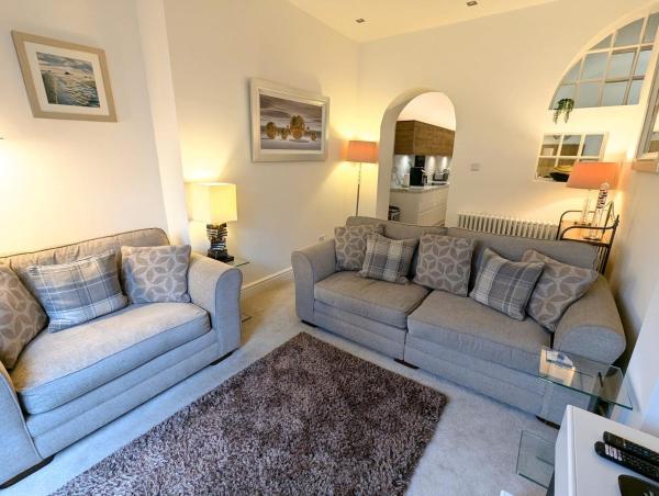 2 Bedroom Unique Converted Constabulary - Beeston Castle