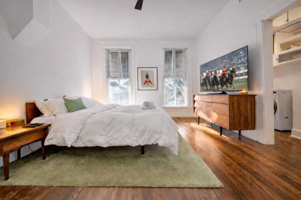 Perfect Stay In Louisville Vibrant Highlands - Louisville, KY