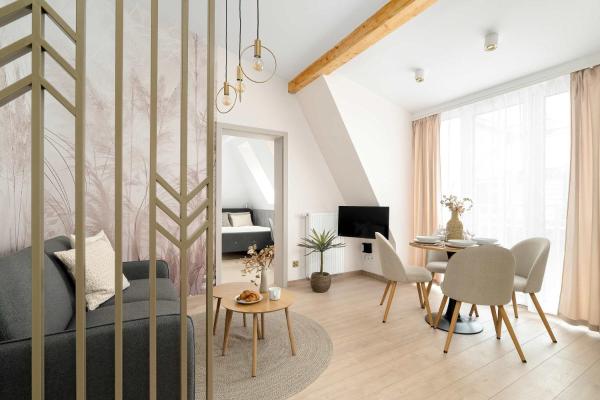 Bright And Elegant Apartment Poznań Old Town Garbary With Air Conditioning By Renters Prestige - Poznań