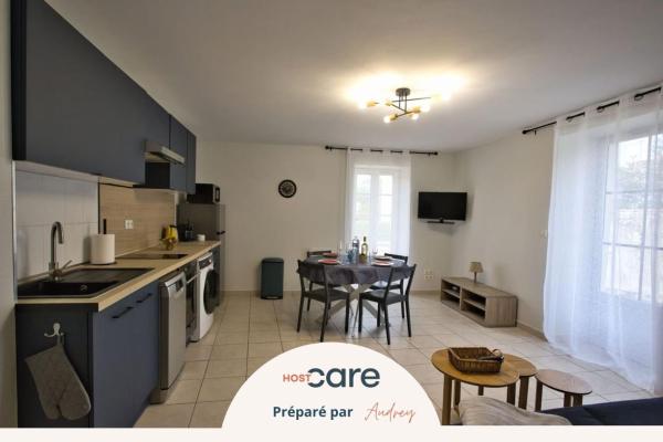 La Petite Escale: Parking Privé Et Petit Extérieur - Périgny