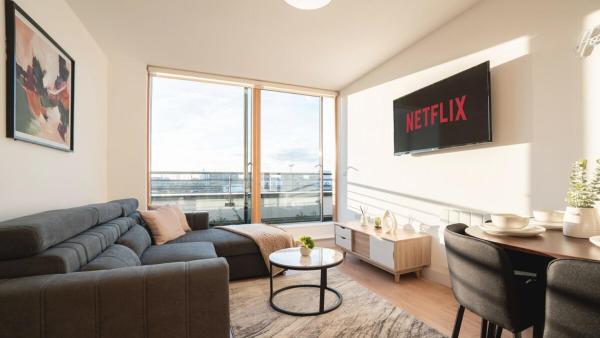 1br Flat W-balcony - Parking - Sleeps 4 - 크로이던