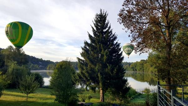 Terrasse De L'aube #Lac#terrasse#calme - Saint-Nectaire
