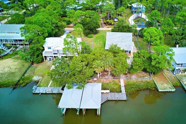 Tagged Out Canal Front Dock 3 Bedroom 2 Bath - Apalachicola, FL