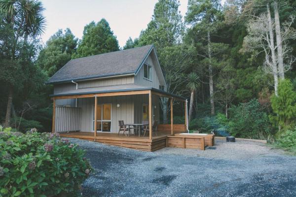 Raglan Rural Retreats - Forest View Cottage - Raglan