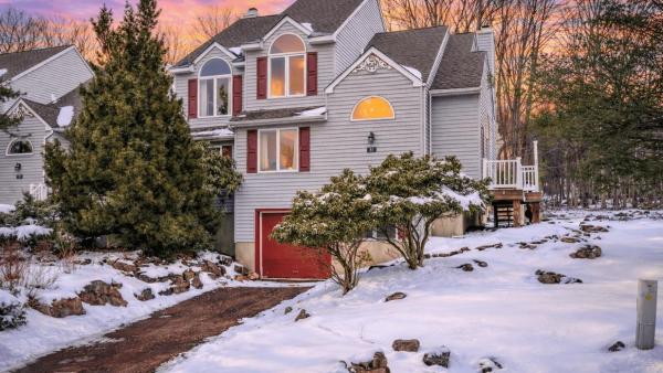 Mountain Laurel Lodge By Avantstay Lake Harmony Retreat • Loft Games Ski Private Club Access - Lake Harmony, PA