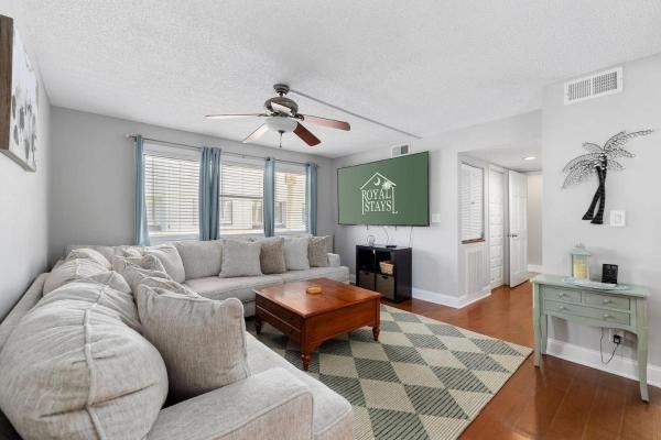 Magic Myrtle, On The Beach, Pet Friendly - Myrtle Beach, SC