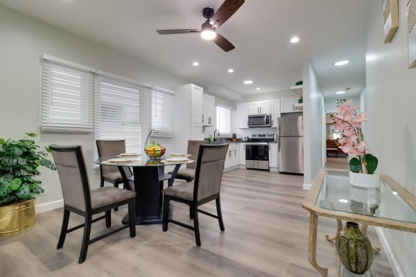 1 Mile To Henry Ford Hospital! Renovated Rental - Warren, MI