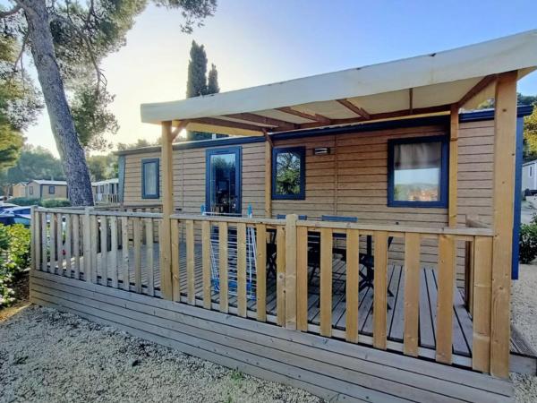 Mobil-home Spacieux Avec Terrasse à Six-fours-les-plages - Api-1-52-867 - La Seyne-sur-Mer