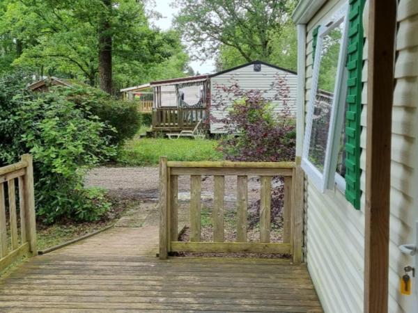 Mobil-home Pmr Avec Terrasse - 4 Personnes - Api-1-52-1561 - Loiret