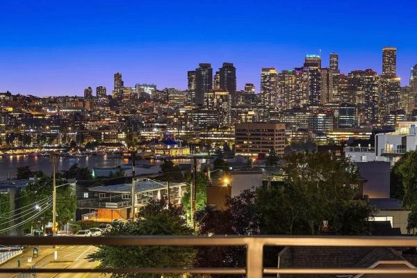 Upscale Seattle Retreat: Lake/skyline Views/fifa - Seattle, WA